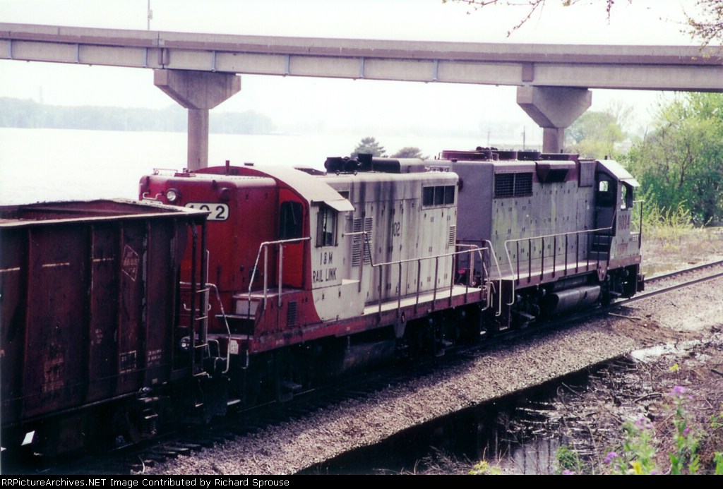 IMRL 102 (View from Short Hood GP9) Before ICE Takeover & CEFX 3034 (GP38-2)